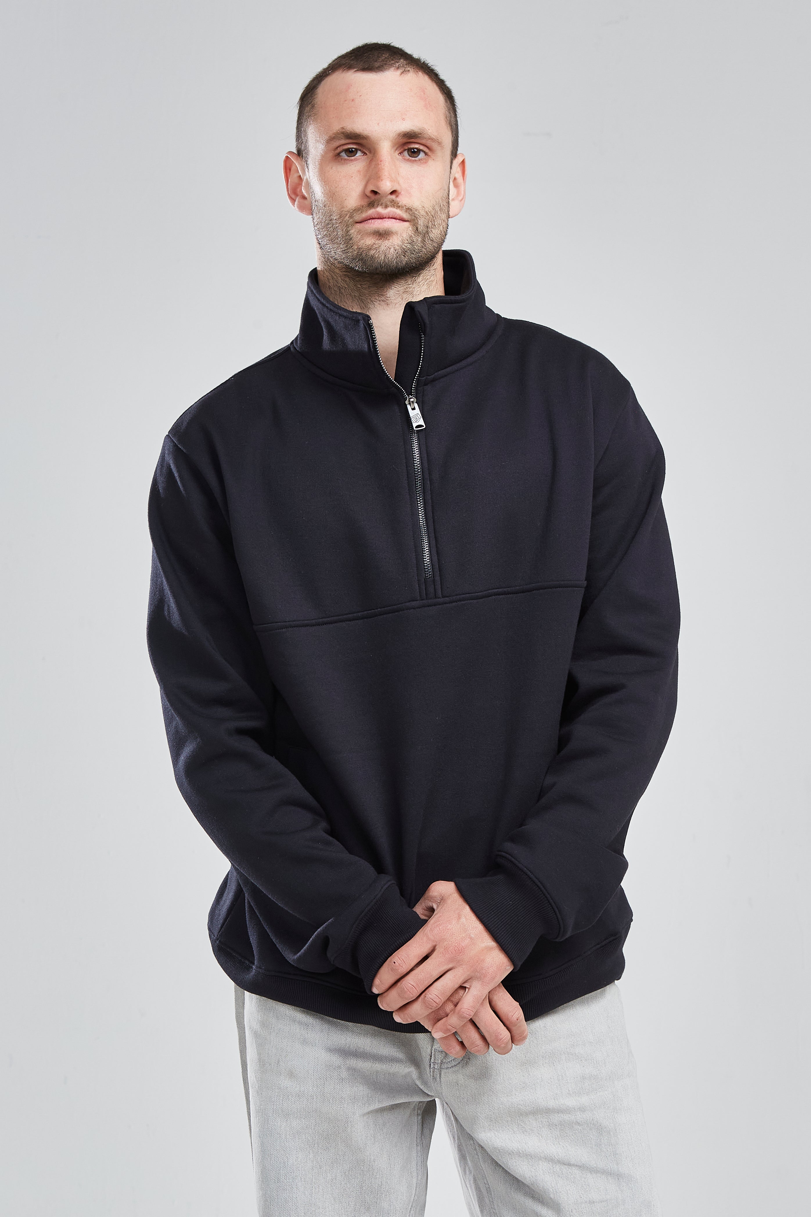 Polerón negro de hombre Half Zipper – Toke