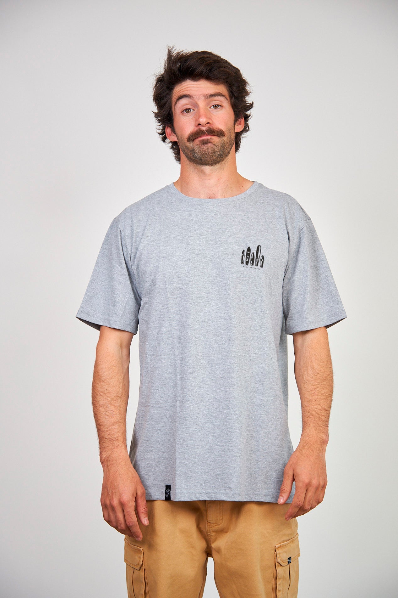 Polera Gris Claro Manga Corta Hombre Malibu – Toke